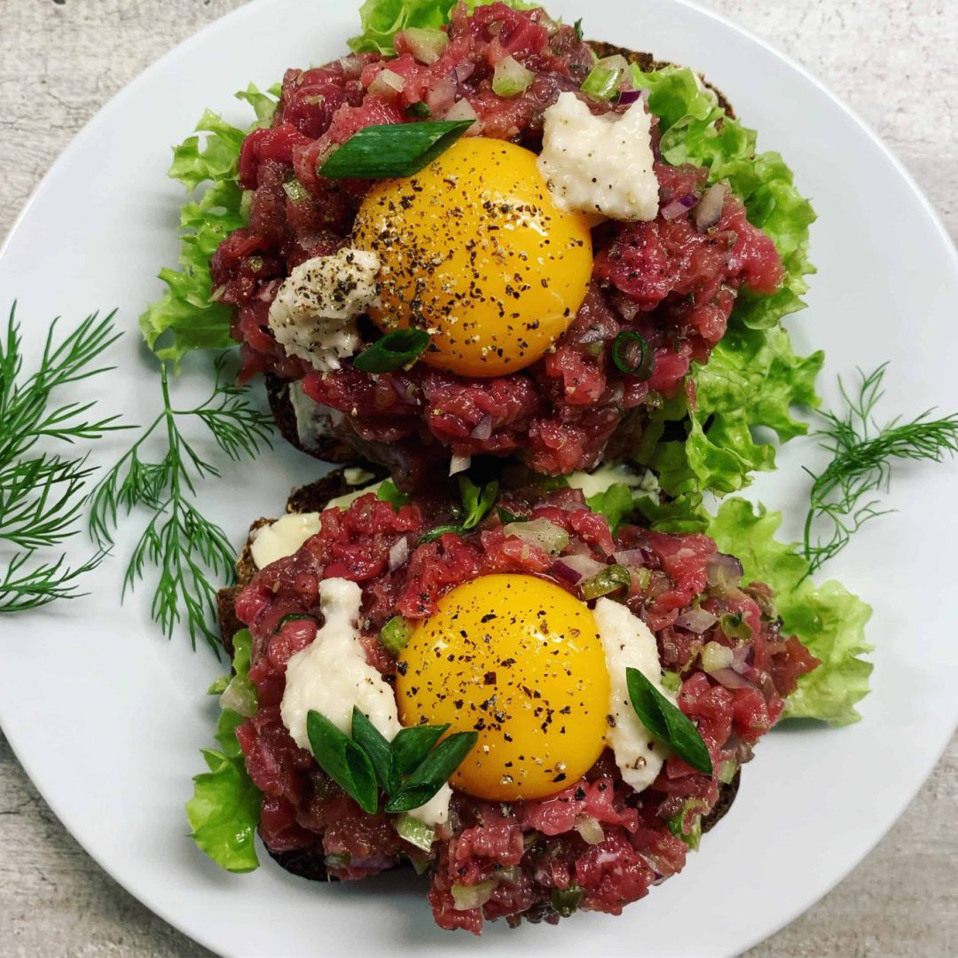 Sumuštinis su jautienos tartar'u - Smørrebrød | Bulvių košė